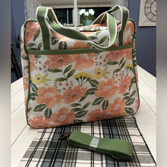 thirty-one | Bags | Thirty One Away For The Weekender Tote Bag New In ...